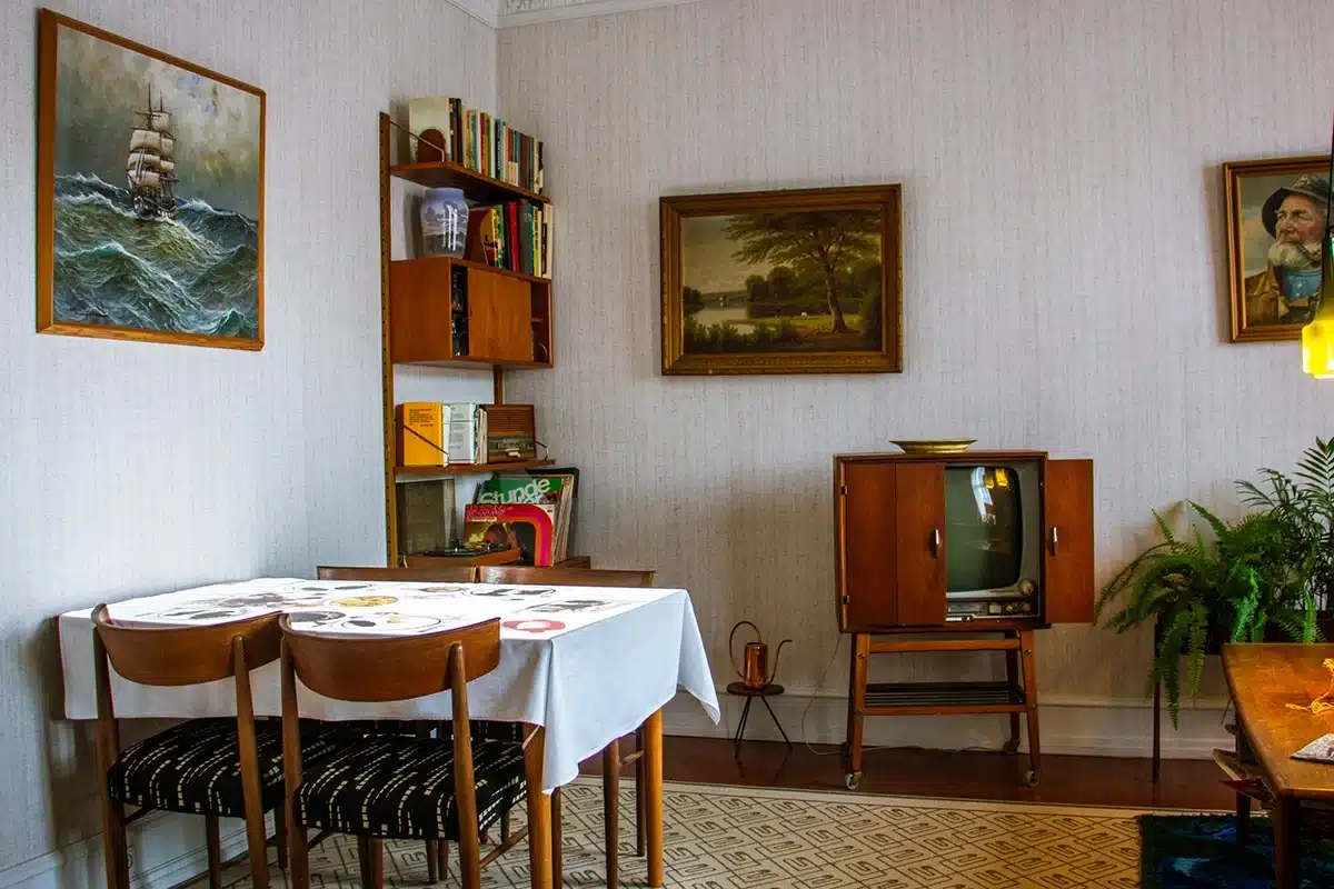 Back to 1974 in the Old Town with shops, homes and life